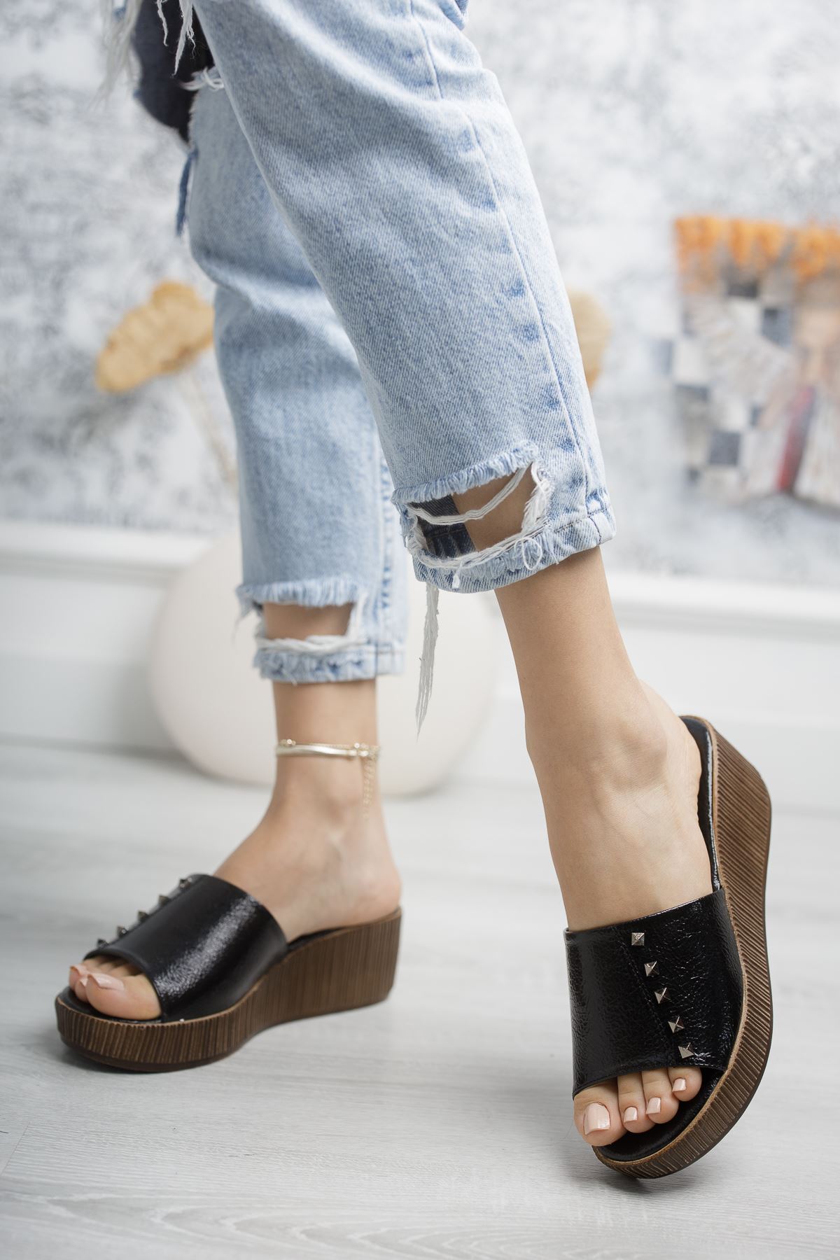 Dolgu Topuk Tek Bant Troklu Terlik - Online Giyim ve Ayakkabı Sitesi