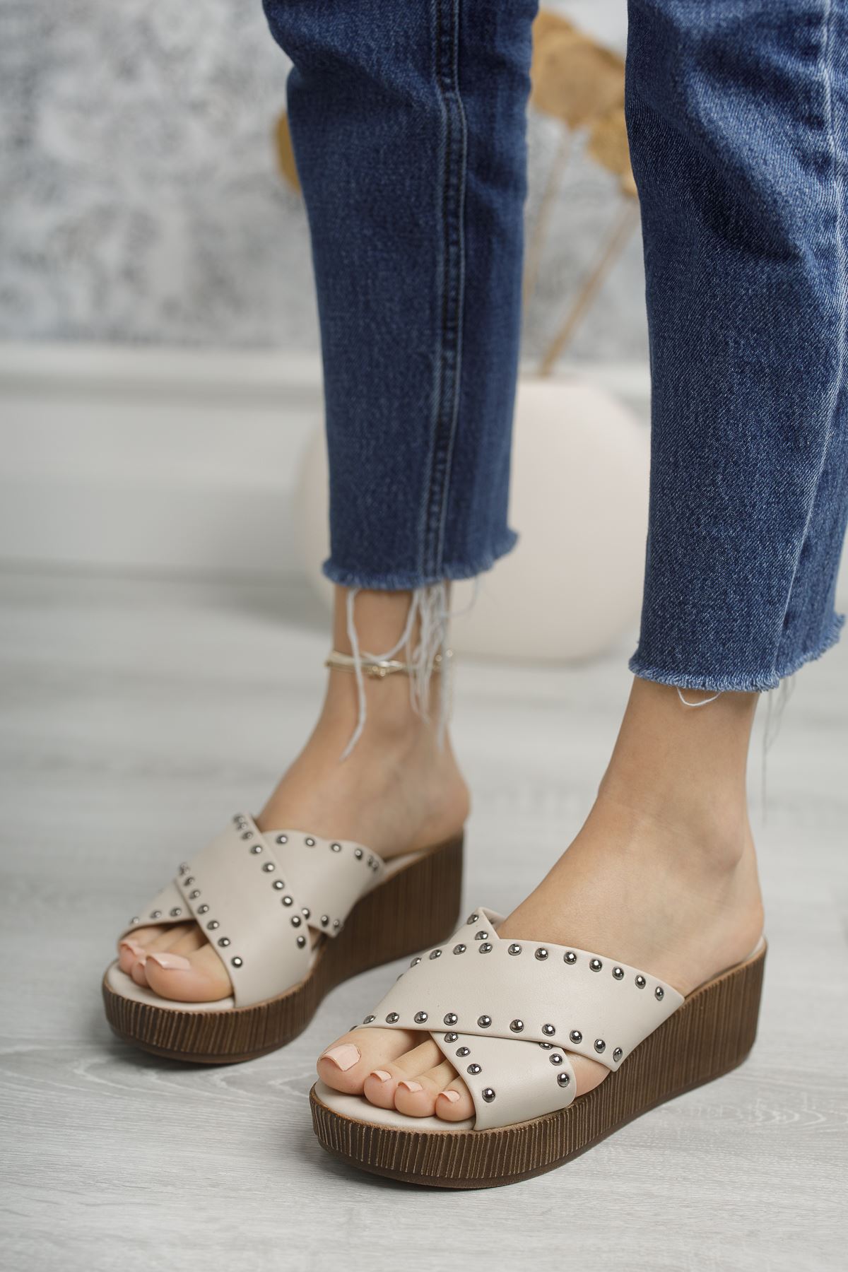 Padded Heel Cross Band Troked Slippers - Online Giyim ve Ayakkabı Sitesi